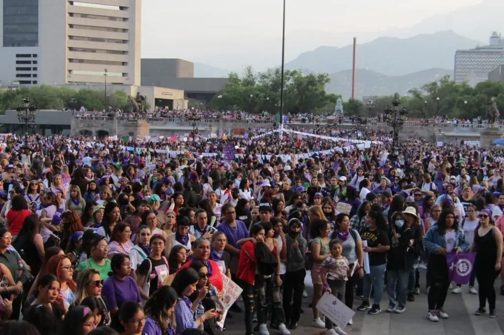 Mujeres se congregan en Monterrey para Marcha #8M - POSTA México