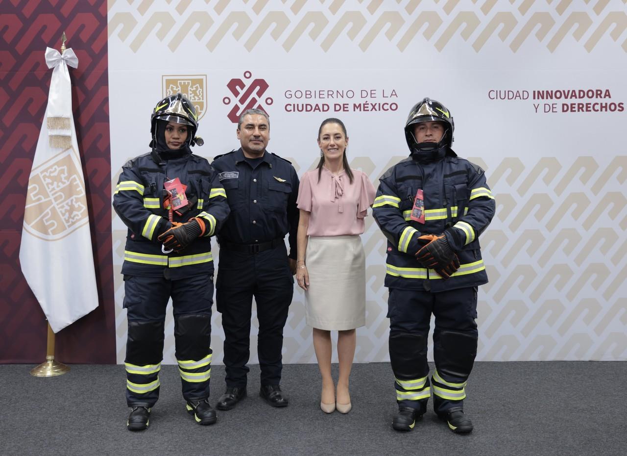 Sheinbaum reconoce al Heroico Cuerpo de Bomberos en la CDMX - POSTA México
