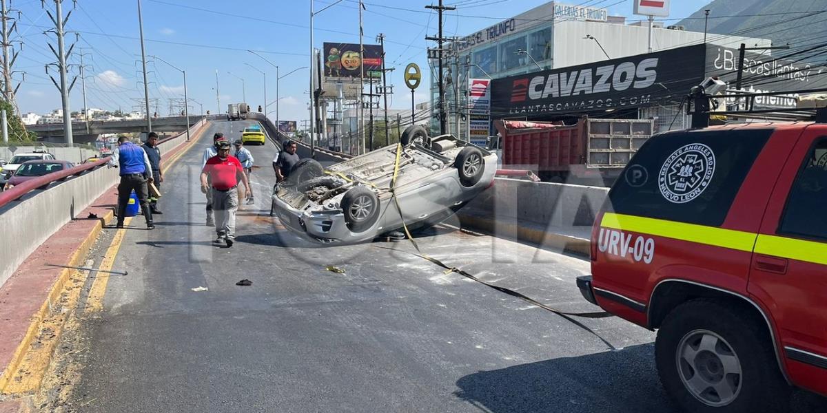 Provoca volcadura tráfico pesado al sur de Monterrey - POSTA México