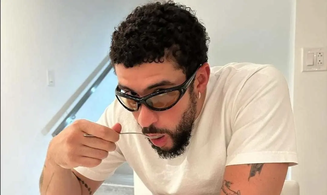 Bad Bunny enciende las redes con fotos desde la bañera - POSTA México
